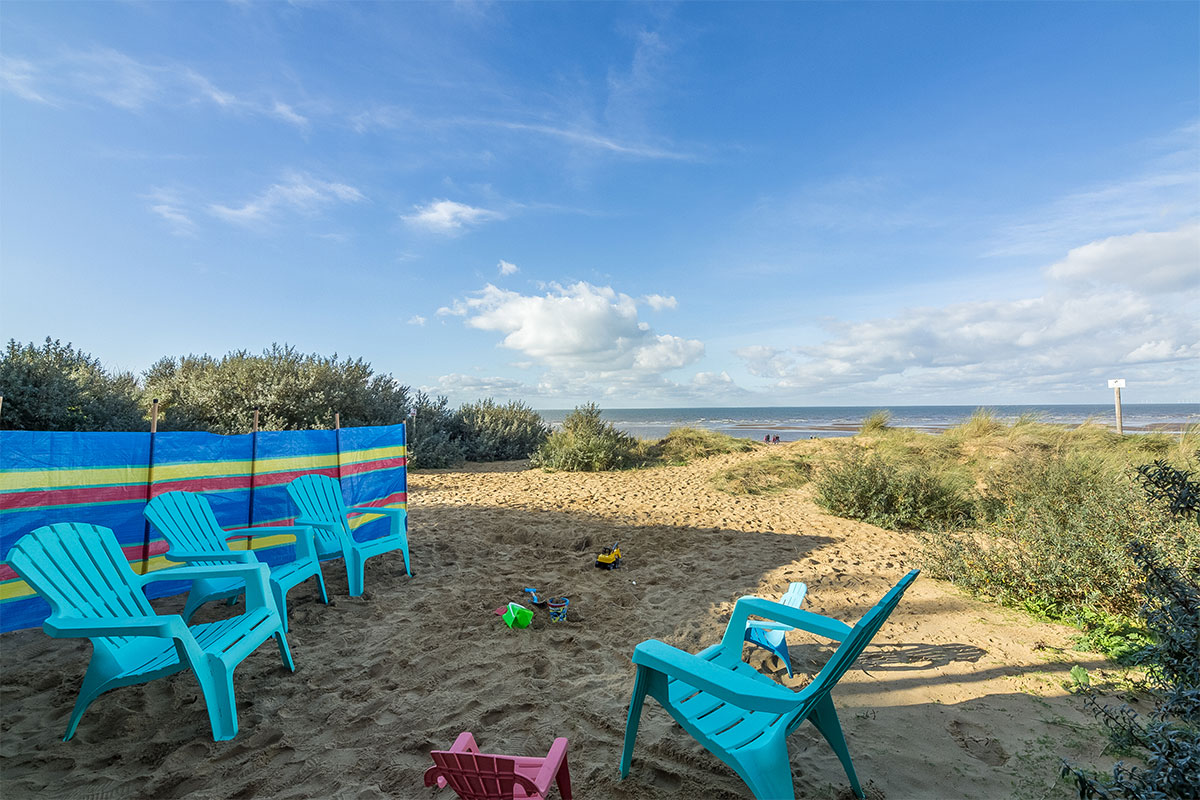 Beach Hut - Ocean Breaks